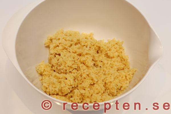 Apelsinmandelrutor med chokladtäcke - Recept