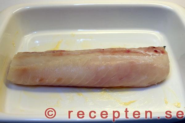 Fiskfilé med morötter och vitt vin i ugn - Recept - Recepten.se